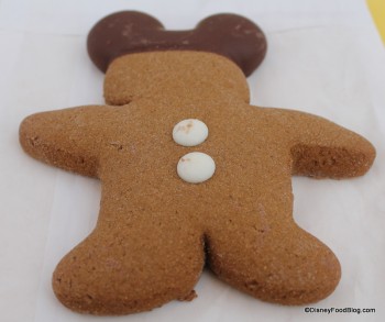 Snack Series: Mickey Gingerbread Cookie | the disney food blog