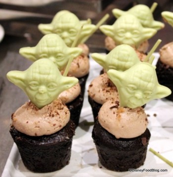 Review: NEW Star Wars Jedi Mickey Character Dining Meal at Disney World ...