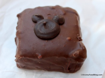 Review: NEW VERSION Mickey S'more in Disneyland | the disney food blog
