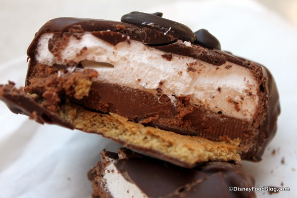 Review: NEW VERSION Mickey S'more in Disneyland | the disney food blog