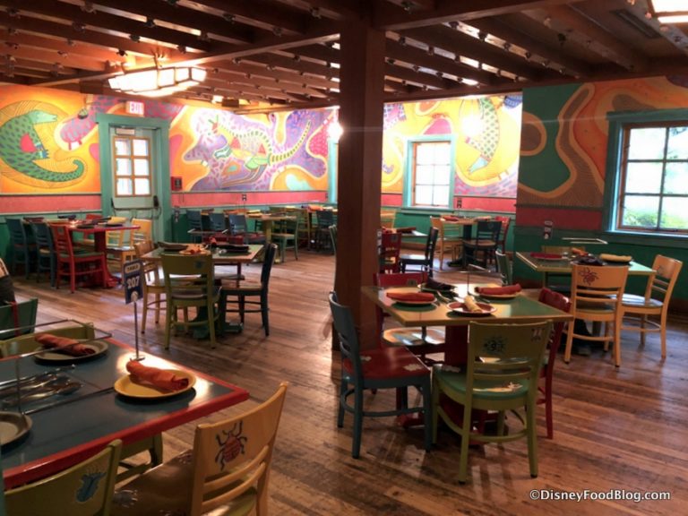 Review! NEW Pizzafari Family-Style Dining in Disney World's Animal ...