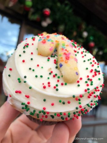 The Christmas Cookie Cupcake Is BACK at Sprinkles in Disney World and ...