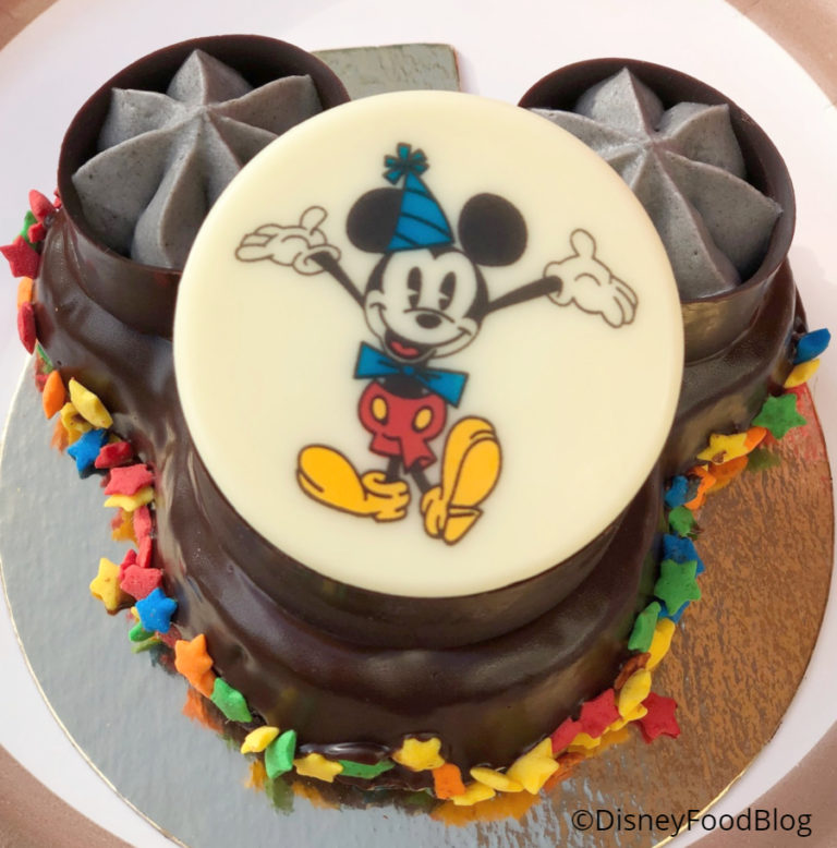 Review: That GIANT MICKEY BURGER at Disney California Adventure | the ...