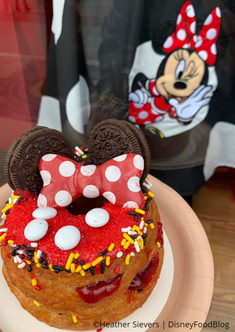 Disneyland Review: Minnie Mouse Cronut at Disney California Adventure ...