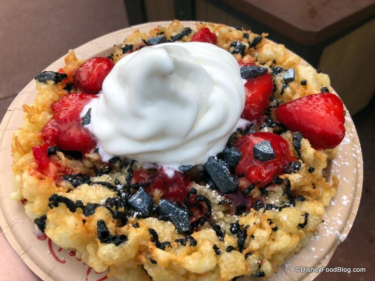Star Wars Treat Review: The Galactic Funnel Cake from Epic Eats in ...