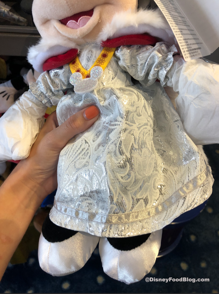 Say Hello to New Mickey and Minnie Epcot World Showcase Pavilion Plush ...