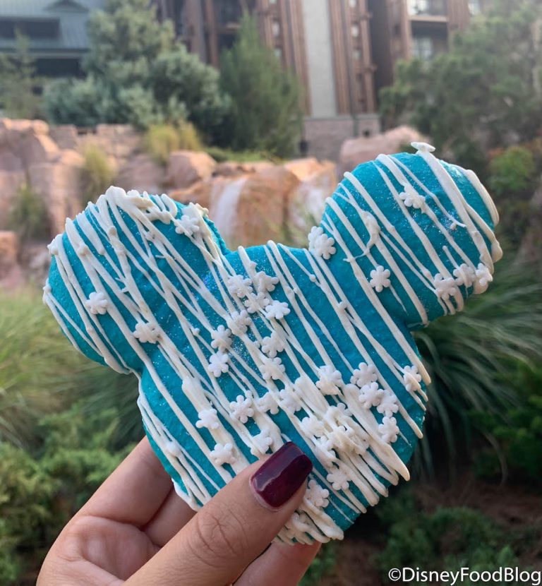 REVIEW: Blue, Beautiful, and Blueberry! The Arendelle Aqua Mickey ...