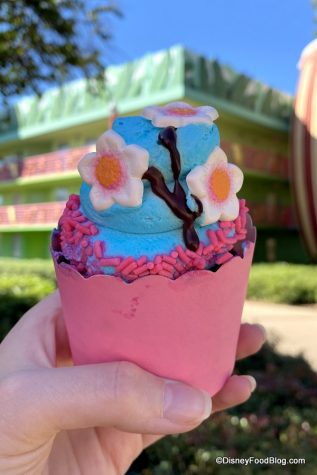 Photos and Review! We're Lovin' the NEW Mulan Cupcake in Disney World ...