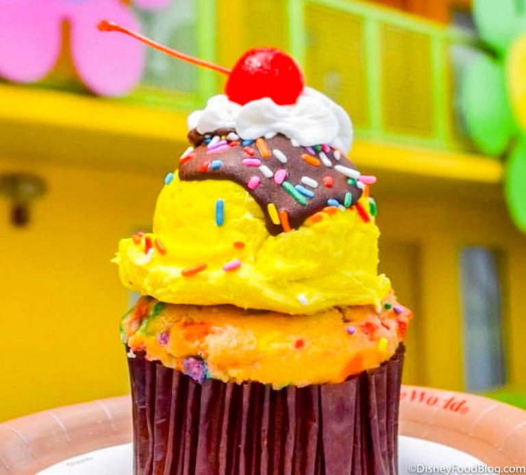 6 Epic Ways to Be TOTALLY EXTRA in Disney World! | the disney food blog