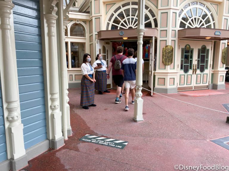 We Spotted EVEN MORE Mickey Donut Merchandise in Disney World! | the ...