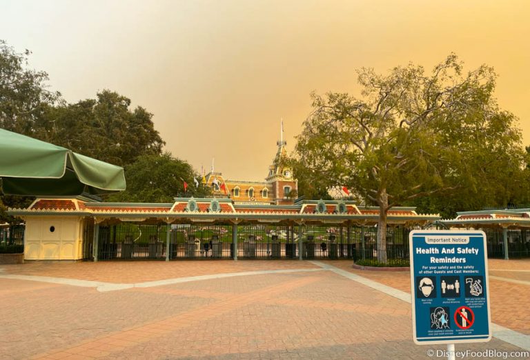 PICTURES: The Sky Above Disneyland Fills With Smoke From the ...