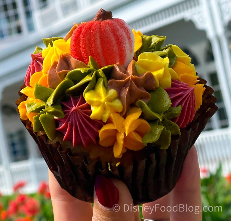 This NEW Disney World Cupcake Has A Delicious SURPRISE Inside! | the ...