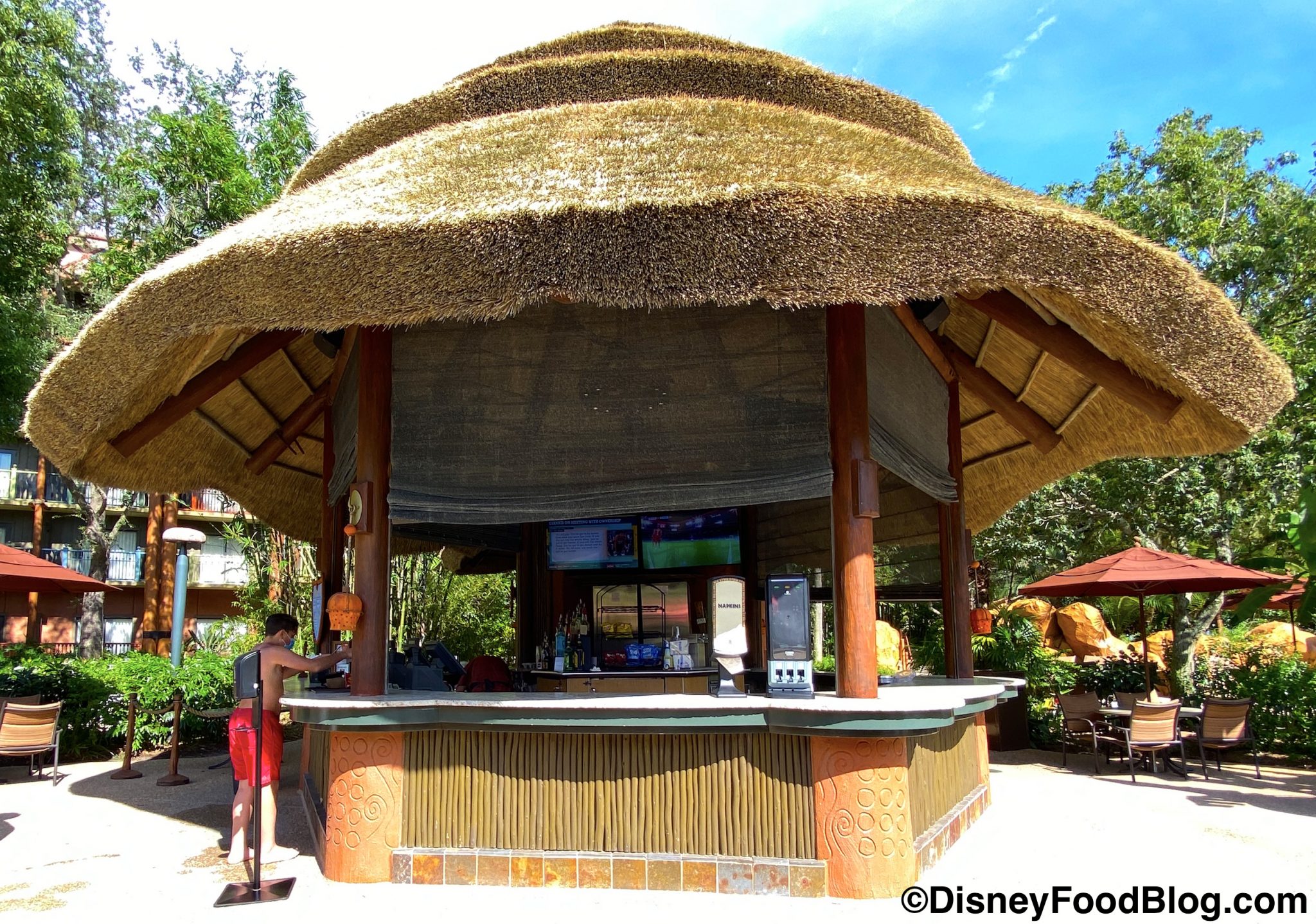 Uzima Springs Pool Bar | the disney food blog