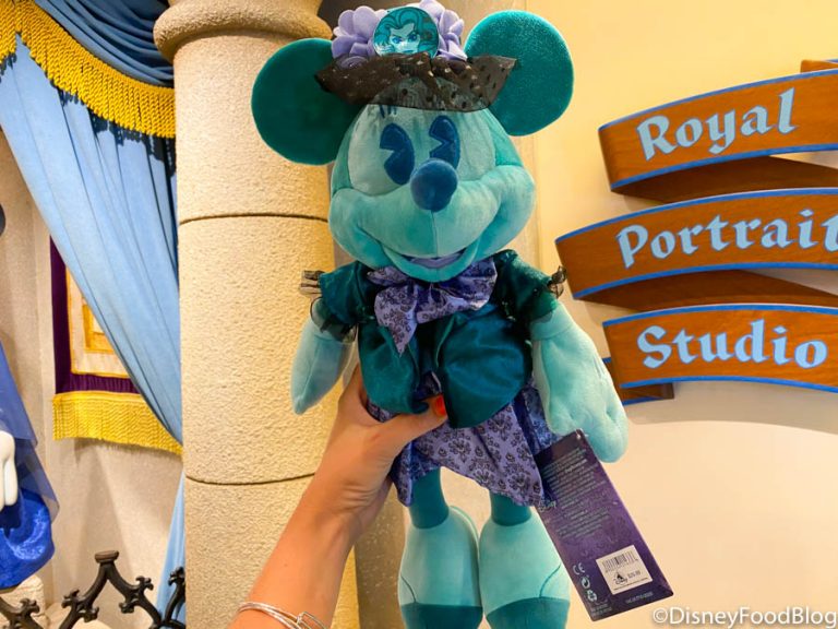 FOUR HOURS Later We FINALLY Got The Haunted Mansion Main Attraction ...