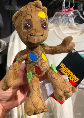 This Festive Groot We Found At Disney World Is A Long Way From Home ...