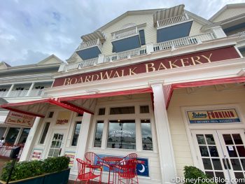 REVIEW: This Holiday Dessert in Disney World Doubles Up On Gingerbread ...