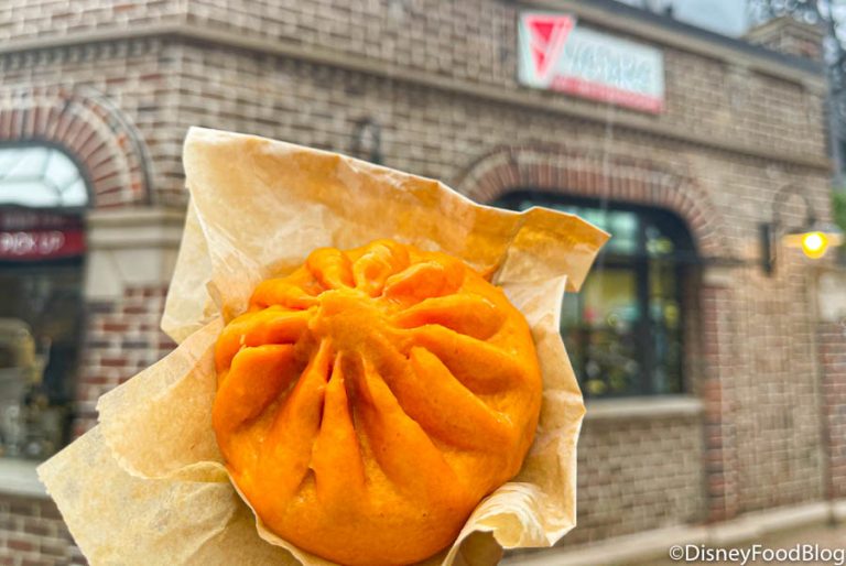 REVIEW! Something BIG is MISSING From This Pizza Bun in Disney World ...