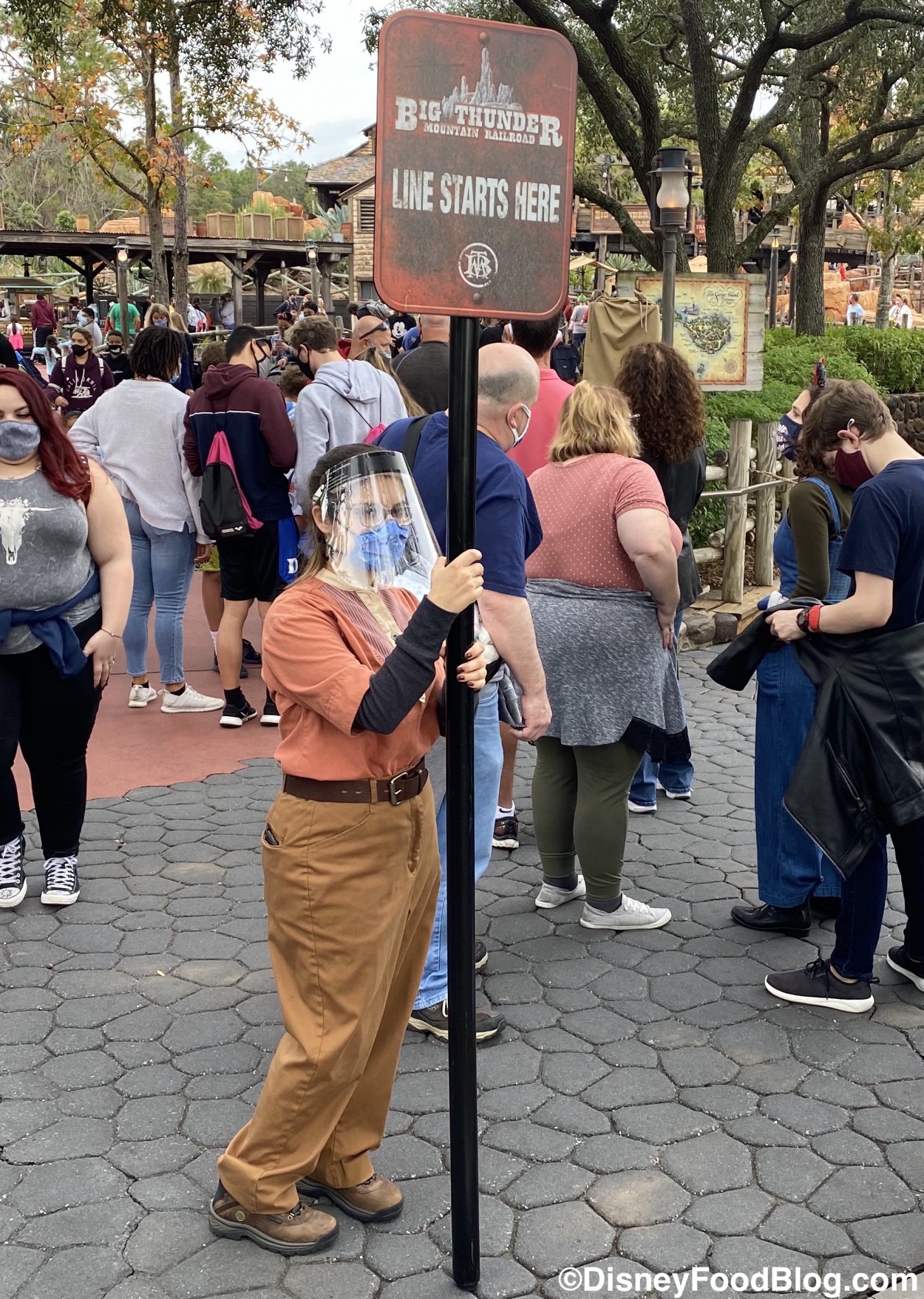 The Walt Disney World Railroad Queue is Poppin' Even Though the Ride ...