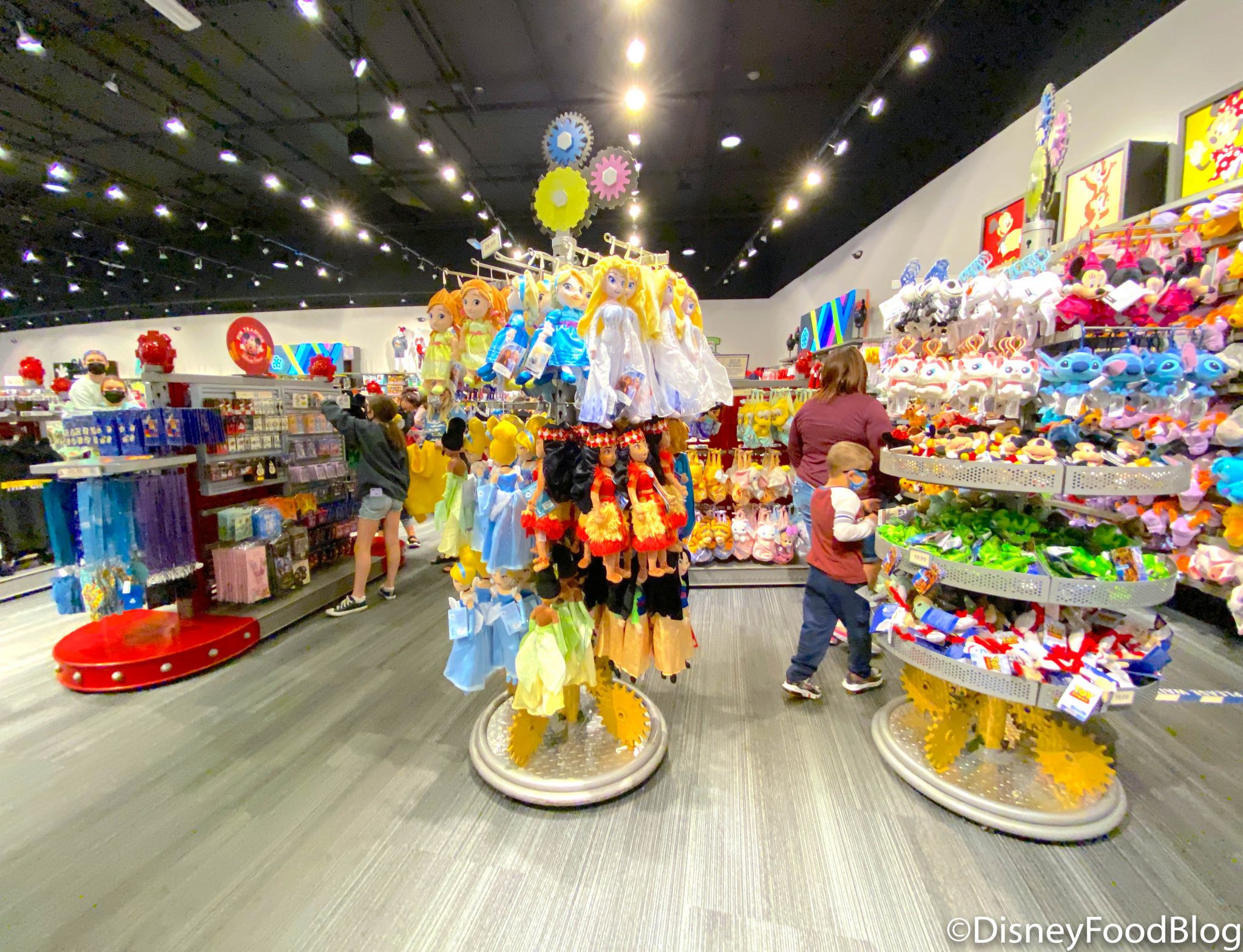 EPCOT's Latest 3D Art Display Has TWO Unique Photo-Ops | the disney ...
