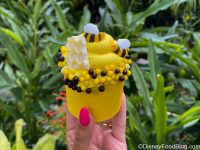 Review: There's a BEE Covered Cupcake in Disney World 🐝 | the disney ...