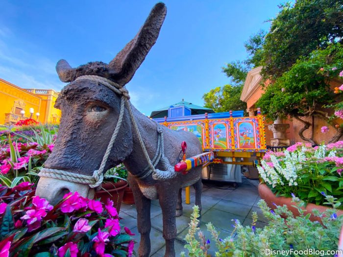 Via Napoli Snack Cart — The "Donkey Cart" | the disney food blog