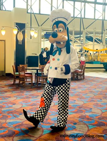 Review: A Disney World Character Dinner is Back in a NEW Way — Welcome ...