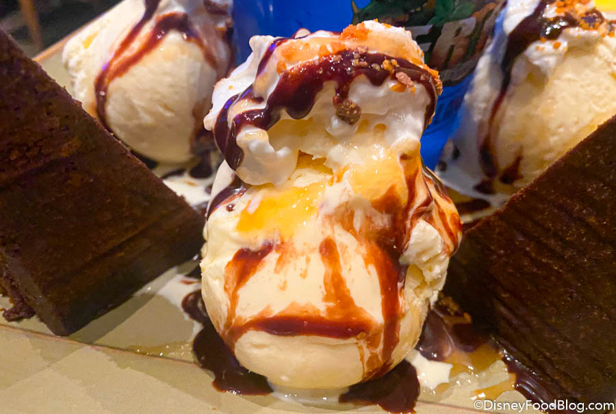 REVIEW: This is the Chili's of Disney World. And It's Filled With Robot ...