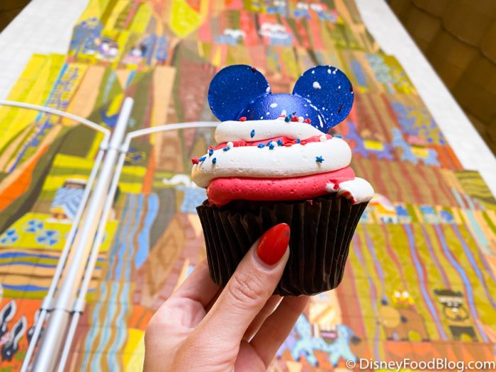 REVIEW: Is The Latest Disney World Cupcake Worth Getting? | the disney ...