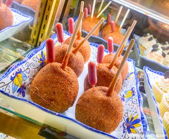 REVIEW: This is the 🔥 Spiciest 🔥 Caramel Apple We've EVER Tried in ...