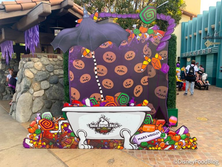 PHOTOS & VIDEOS: We're LIVE From Oogie Boogie Bash in Disney California ...