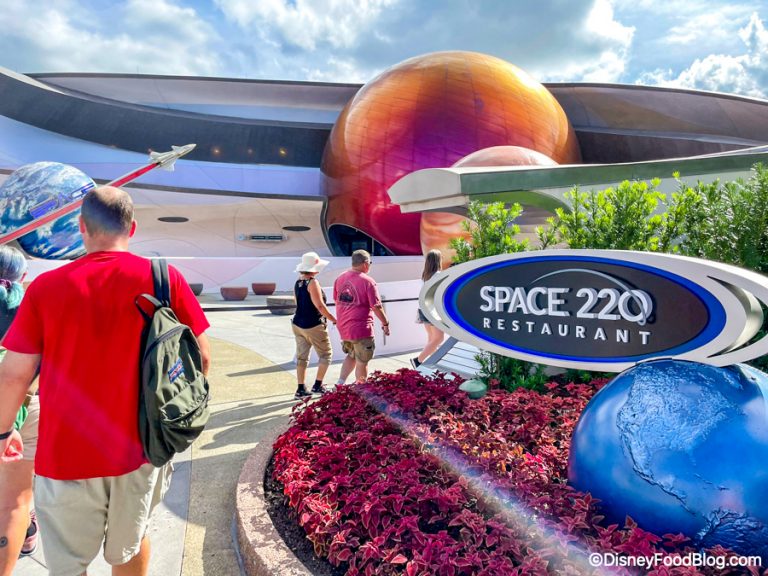 PHOTOS and FULL REVIEW of the Space 220 Lounge in Disney World: The ...