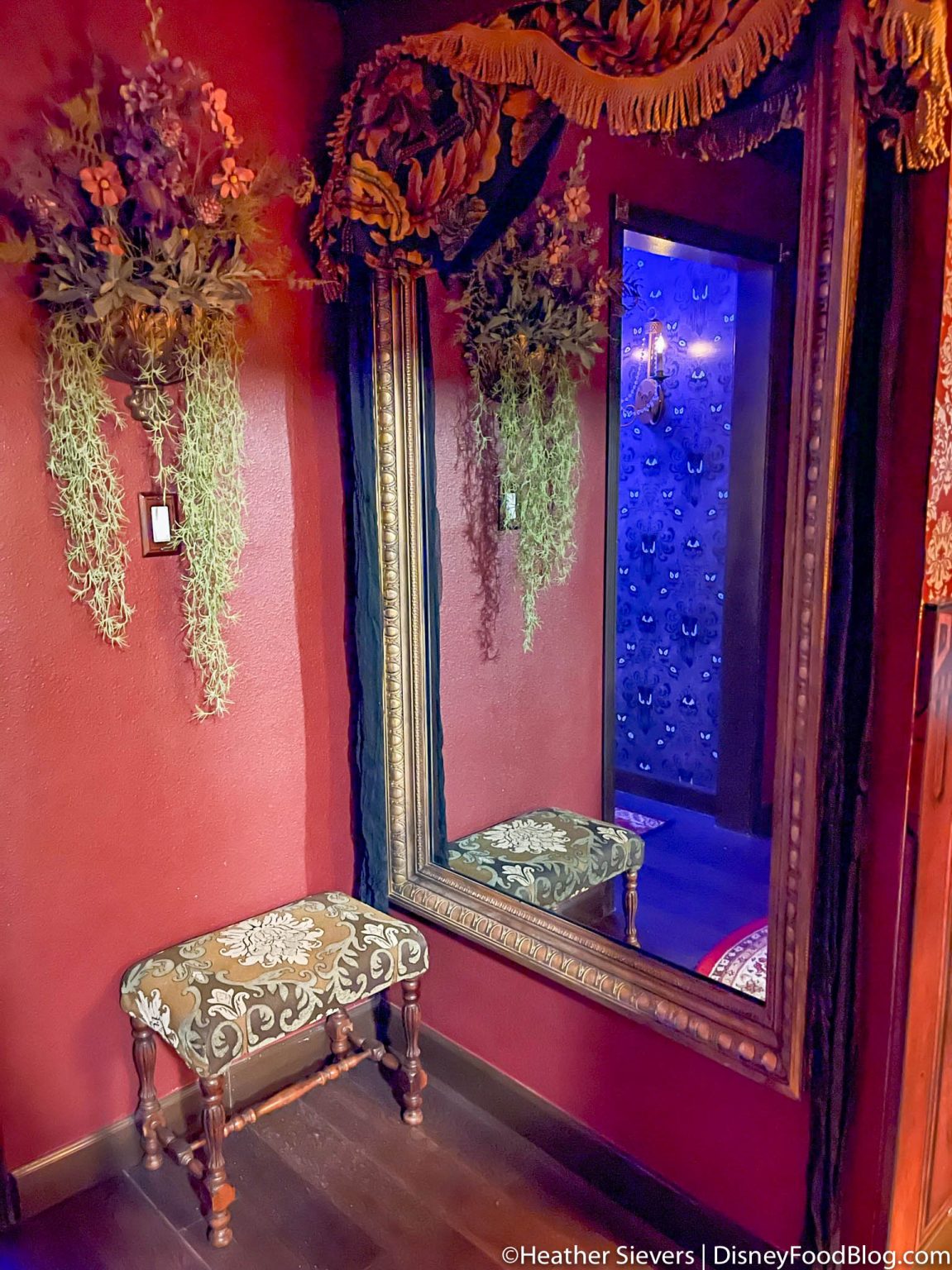 PHOTOS: The Closest You'll EVER Get to Staying the Night INSIDE Disney ...