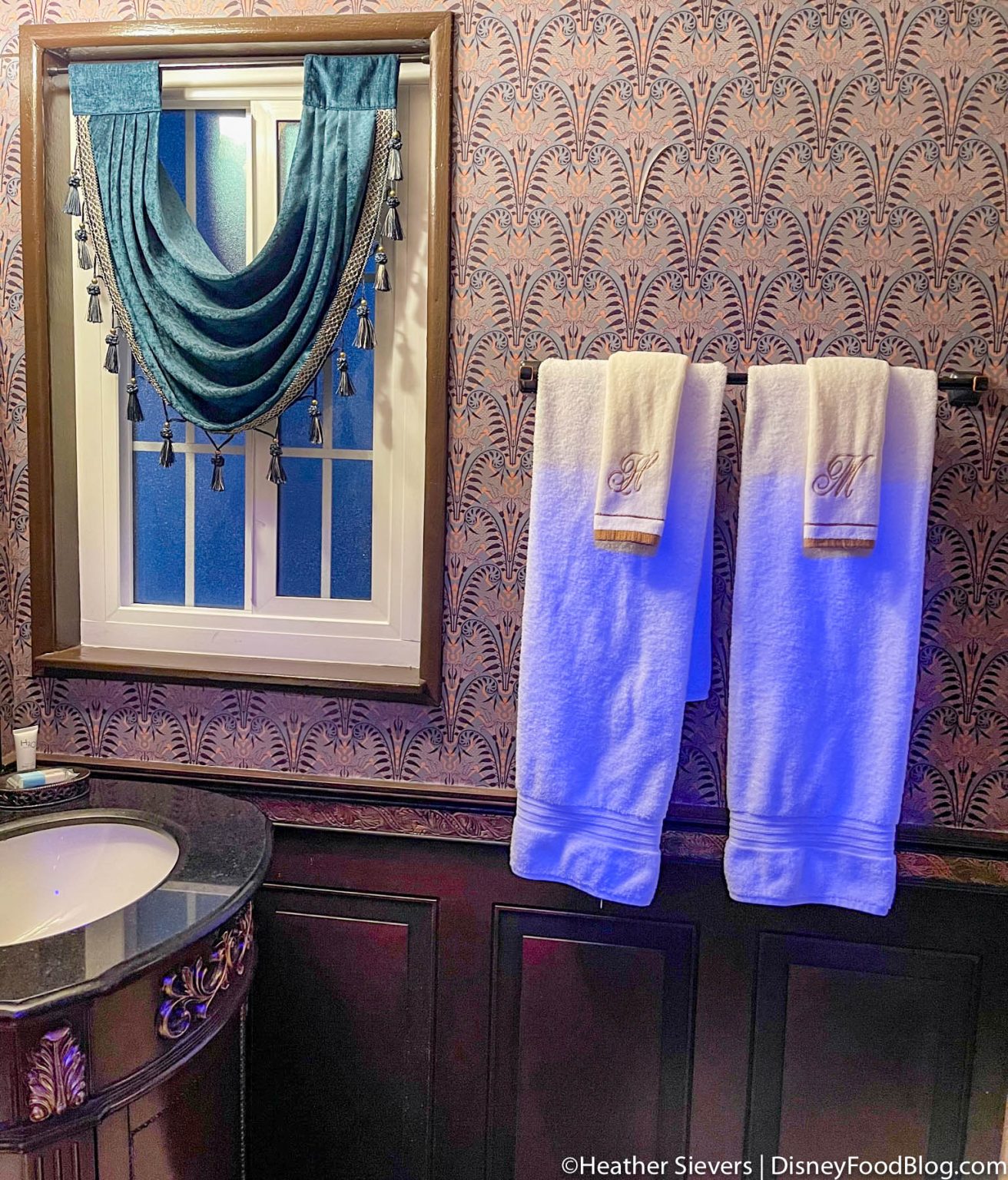 PHOTOS: The Closest You'll EVER Get to Staying the Night INSIDE Disney ...