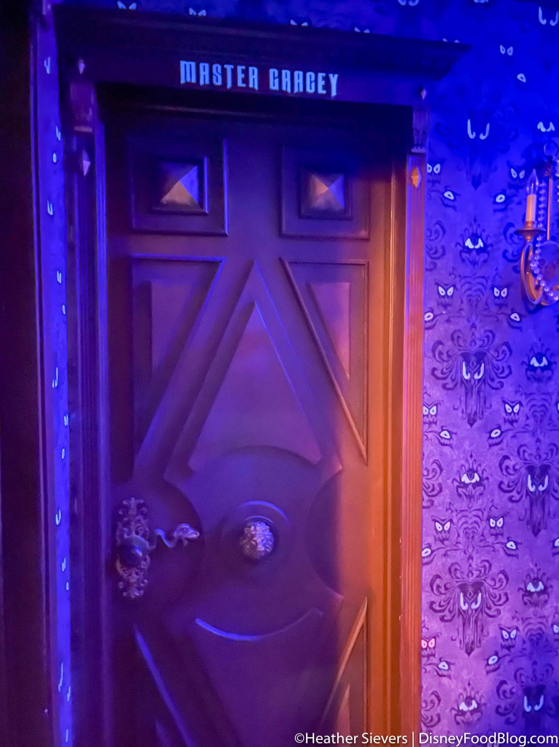 PHOTOS: The Closest You'll EVER Get to Staying the Night INSIDE Disney ...
