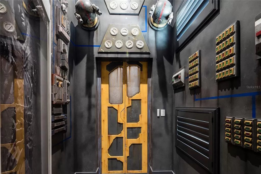 Forget Disney's Star Wars Hotel — You Can LIVE in a Star Wars House ...