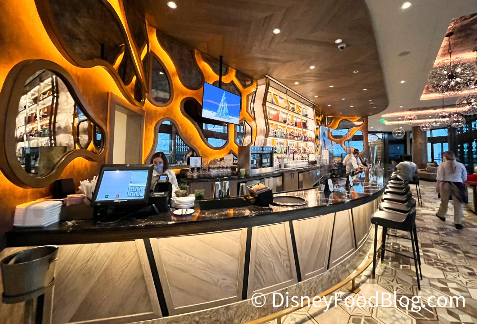 REVIEW: This Underrated Hotel Lounge Has a SECRET View of Disney World ...