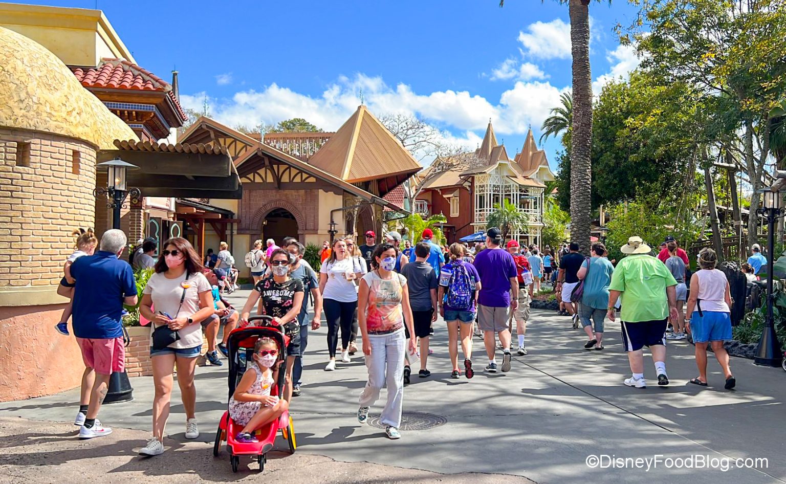 PHOTOS: What Are the CROWDS Like in Disney World During the Most ...