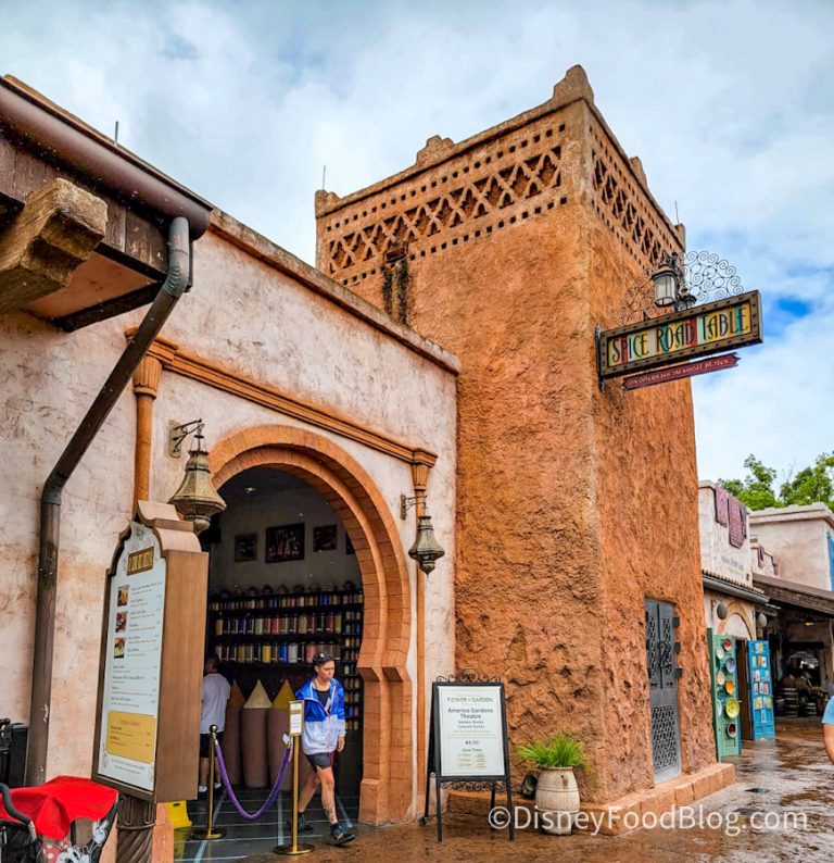 The Sneaky Reason You Should Book an 8PM Reservation for These EPCOT ...
