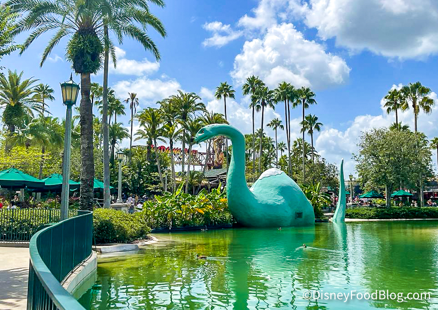 REVIEW: You Can't Get Any More Classic For Disney World Treats Than ...