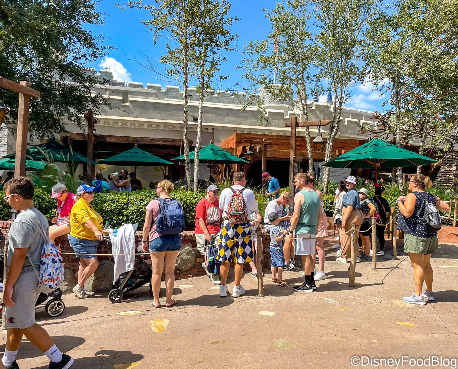Winnie the Pooh and Tigger Meet-and-Greet Is BACK in Magic Kingdom ...