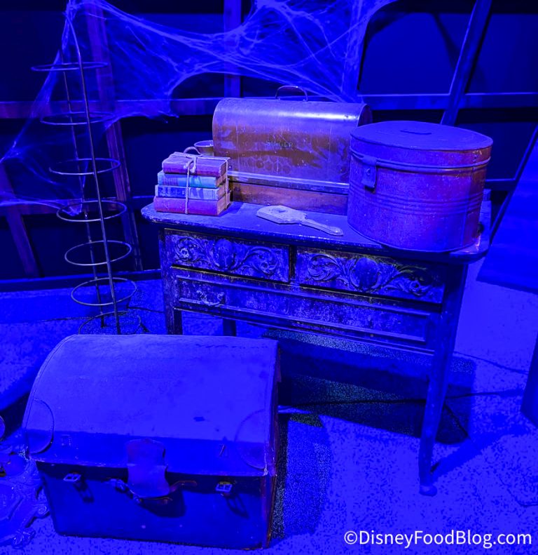 PHOTOS: Original Haunted Mansion Props On Display at the Walt Disney ...