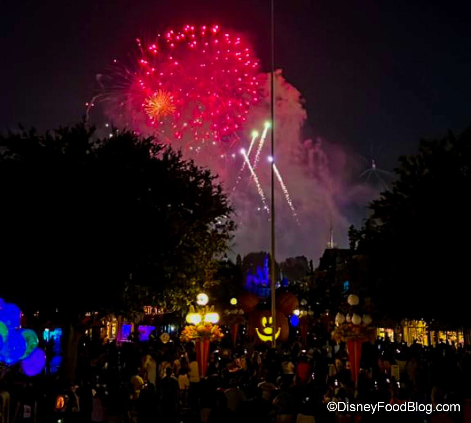 FIRST LOOK at Disneyland's Halloween Fireworks | the disney food blog