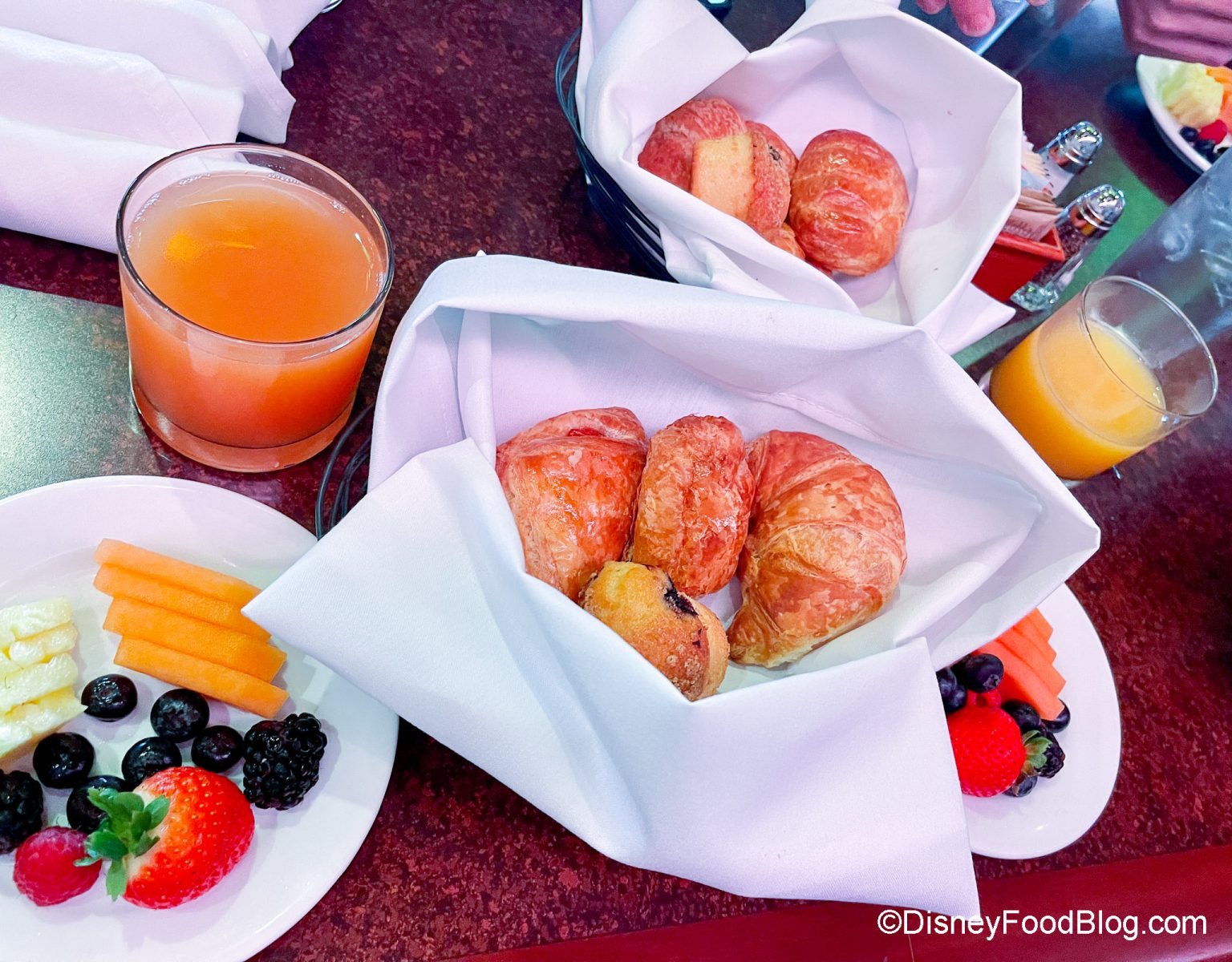 What It's Like To Dine at Disney Aulani's Makahiki Restaurant | the ...