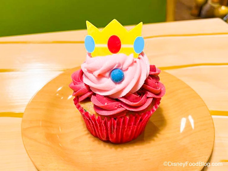 REVIEW: Toadstool Cafe in Super Nintendo World | the disney food blog