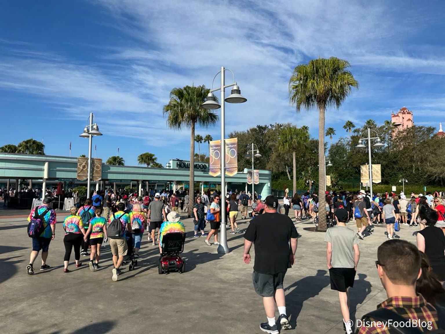 How To ESCAPE the MAJOR Crowds at Disney World Today | the disney food blog