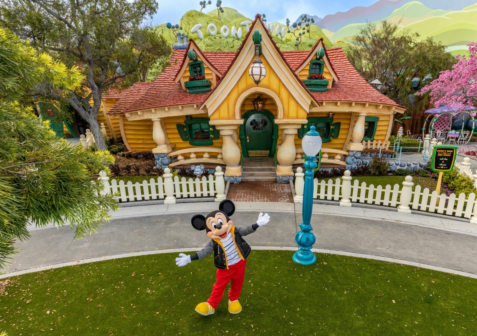 Mickey's NEW LOOK Is a Vibe and We Are Here for It | the disney food blog