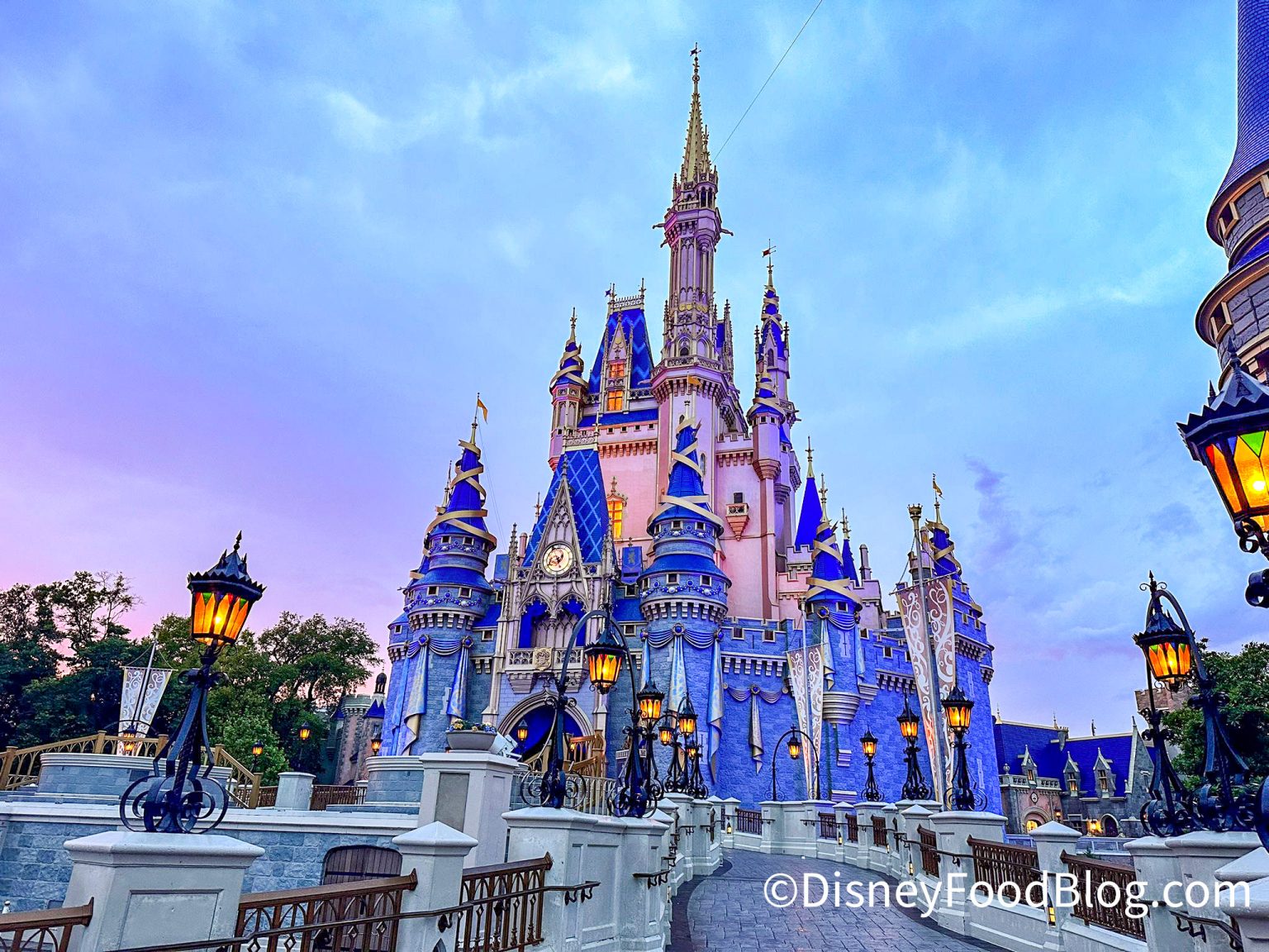 What Will Come to the Castle for Christmas Now That the Disney World ...