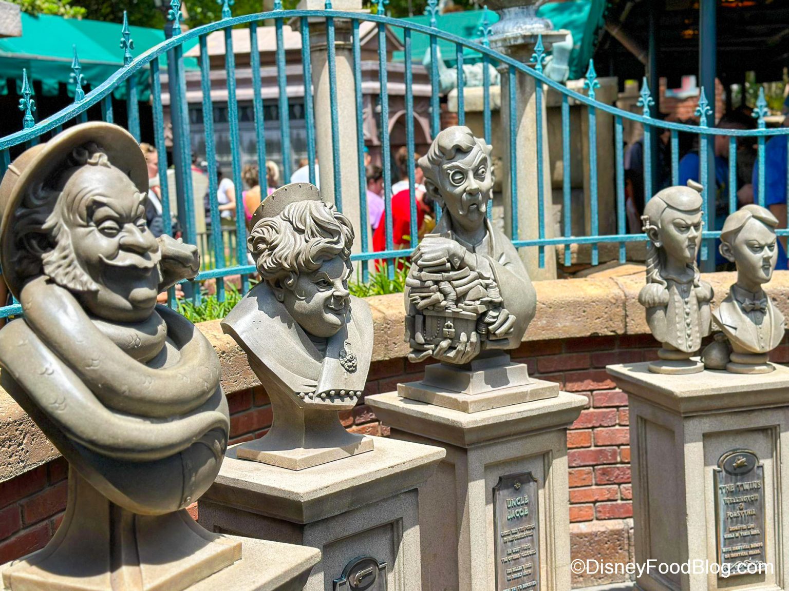 We're Spilling a HUGE SECRET About the Haunted Mansion in Disney World ...