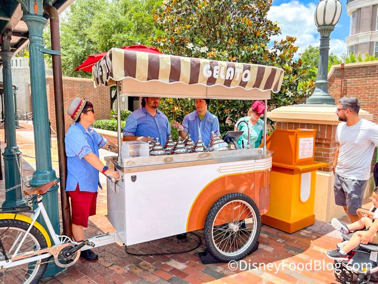 There's a NEW POG Treat in Disney World!😮 | the disney food blog