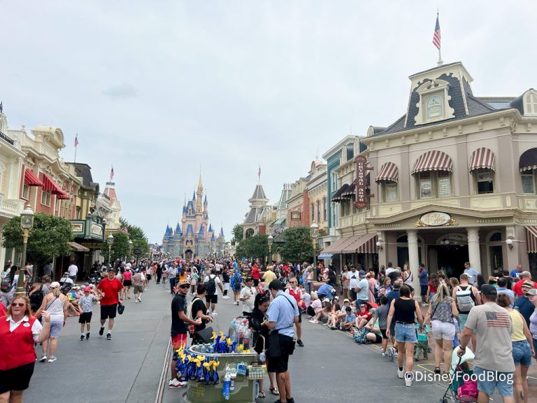 The WEIRD Thing That's Happening with Crowds in Disney World | the ...